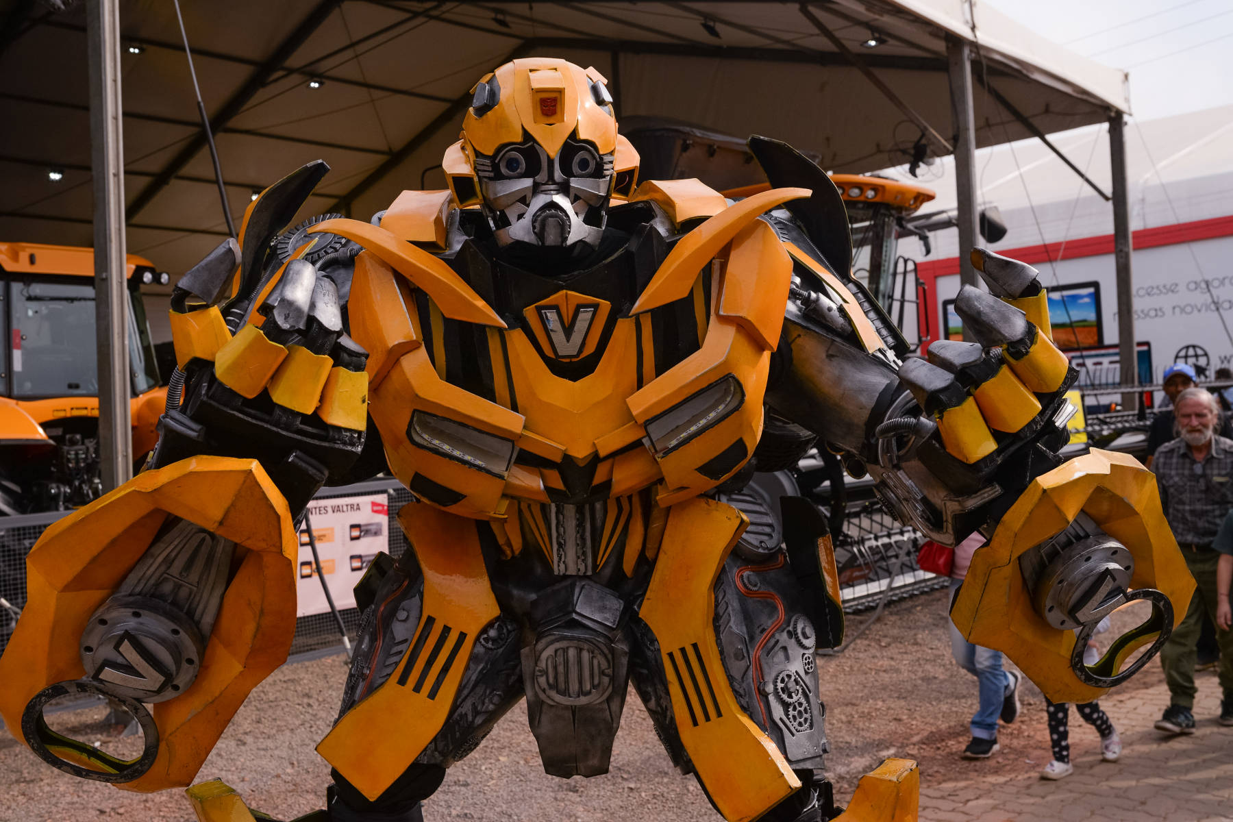 VALTECH el nuevo robot de VALTRA se transforma en una atractiva novedad ...